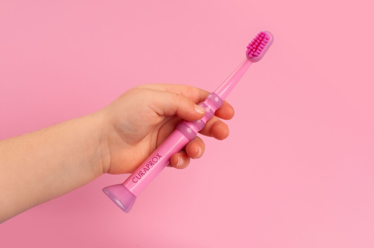 แปรงสีฟันสำหรับเด็ก Curaprox Baby สำหรับเด็ก 6 เดือน – 5 ปี